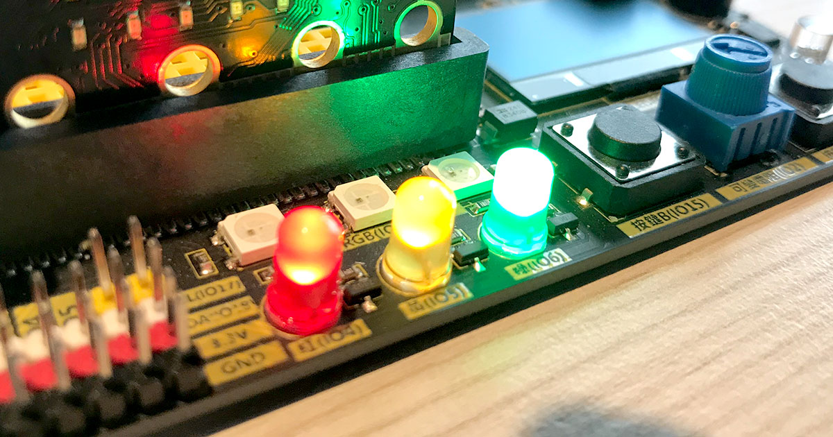 LED 基本控制 - micro:bit 擴充板教學 ( EZ Start Kit+ ) | STEAM 教育學習網
